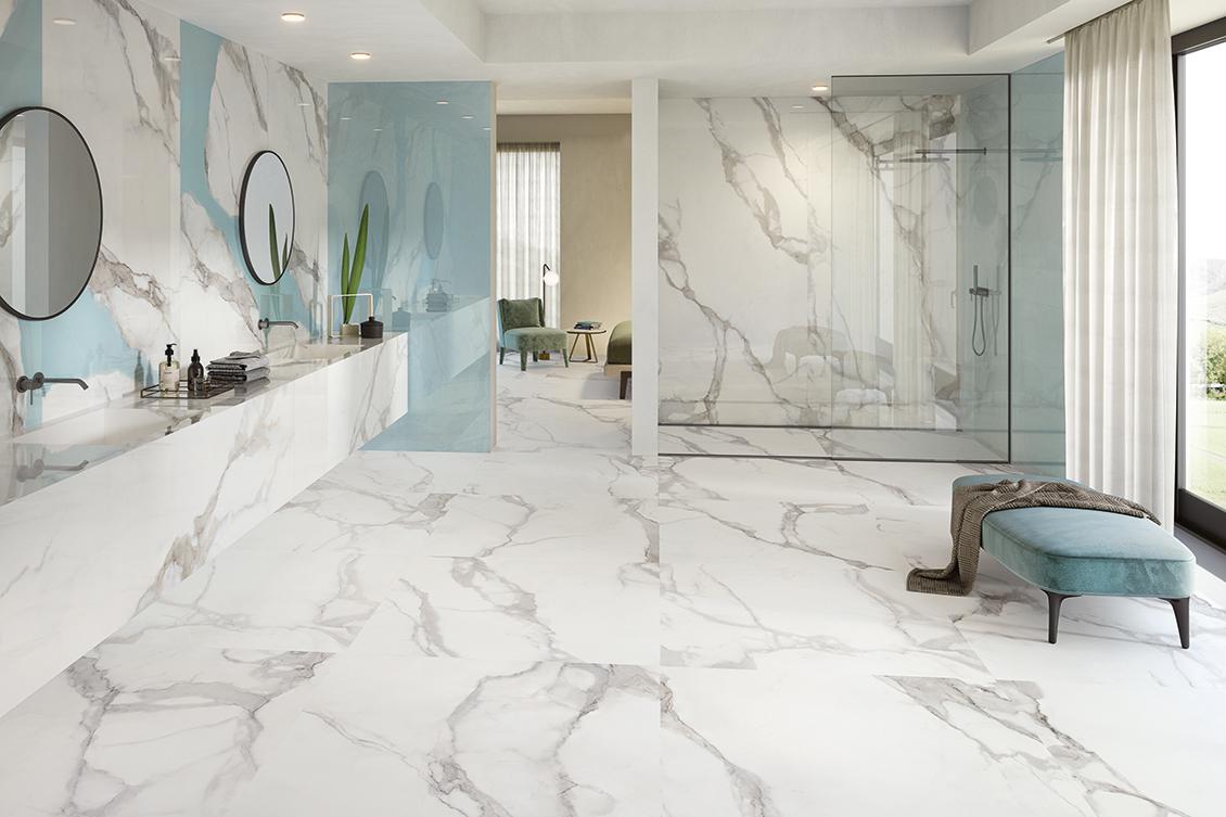 Marble-effect bathrooms: the elegance of porcelain stoneware